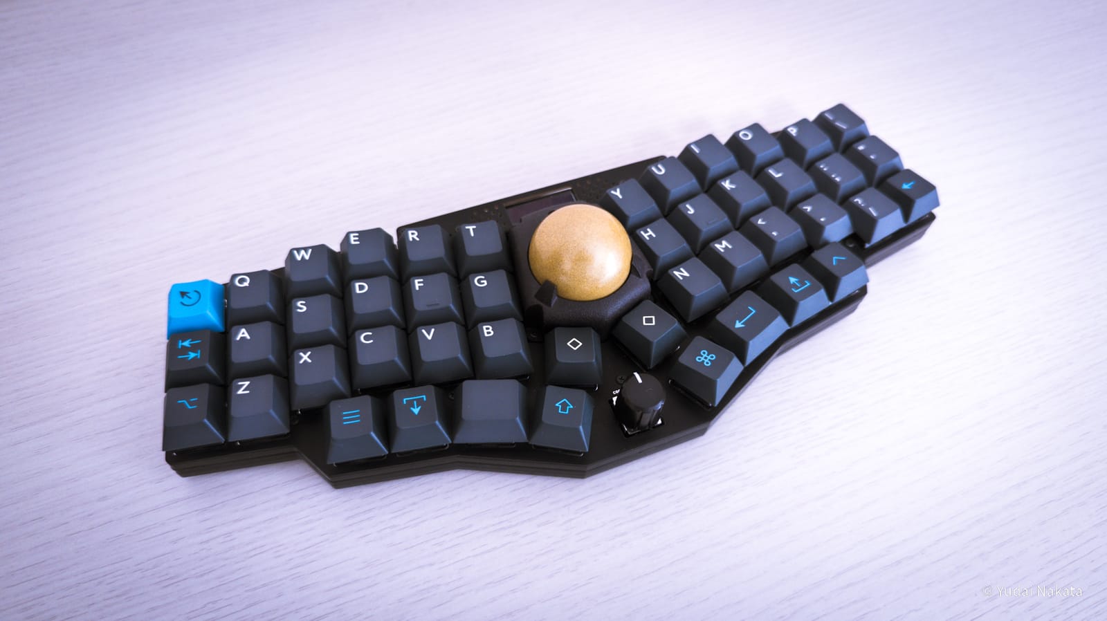 cocot46plus: A Corne-like unibody keyboard with trackball and encoder